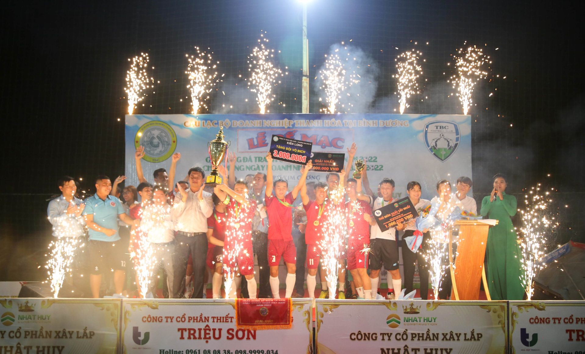 LỄ BẾ MẠC GIẢI BÓNG ĐÁ DOANH NGHIỆP THANH HÓA TẠI BÌNH DƯƠNG CUP TBC ...